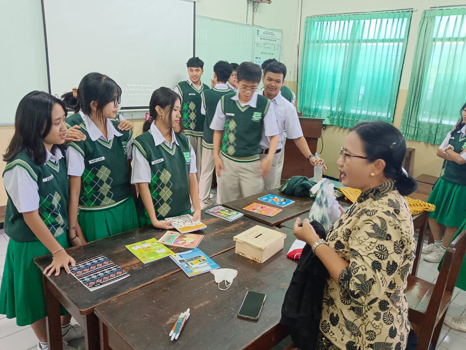 JJ goes to SMA Ursulin: Kontribusi Peserta Didik dalam Mengatasi Dampak ...